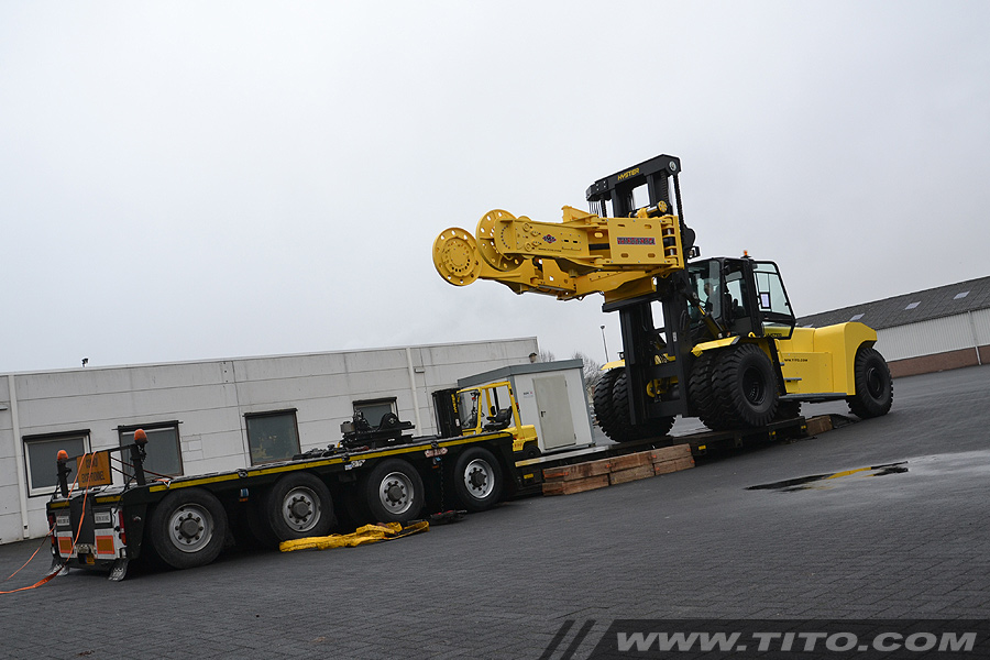 Reachstackers & big forklifts | Tito Lifttrucks | Transportation of a ...